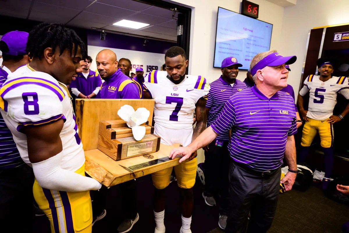 LSU Football Midseason Review – The Paper Wolf